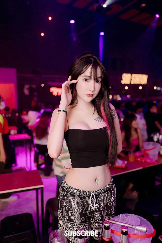 วาร์ป น้อง iyarin สาวสตรีมเมอร์หุ่นแซ่บ เสน่ห์เย้ายวนโดนใจ